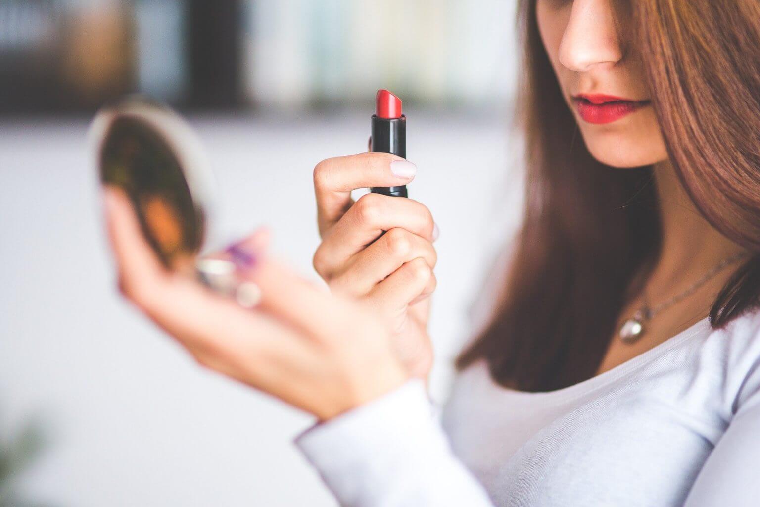 Toxic Cosmetic Ingredients: The Top 12 to Avoid (and Safe Alternatives)
